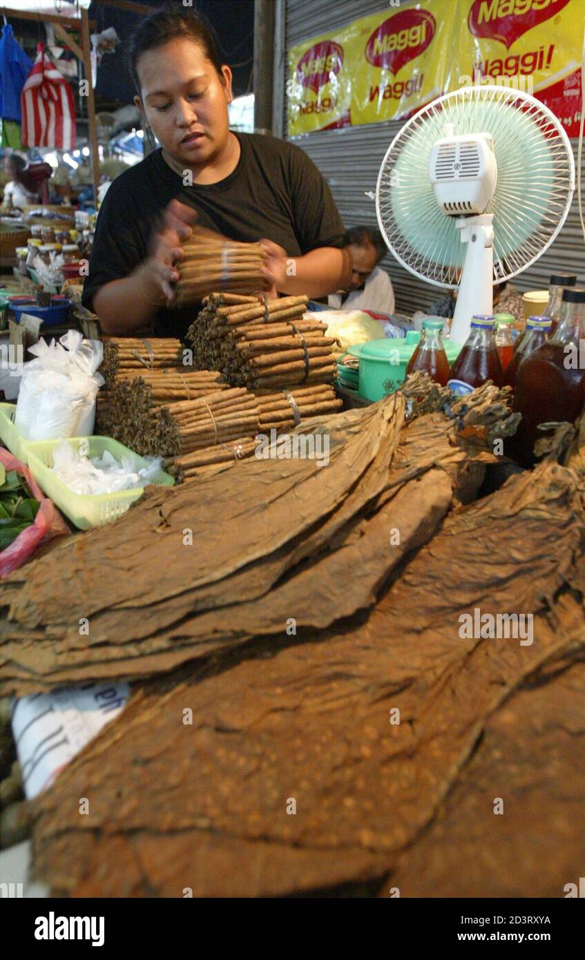 Tobacco sheets hi-res stock photography and images - Alamy
