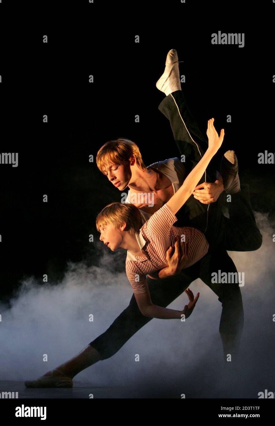 London cast billy elliot musical hi-res stock photography and images ...