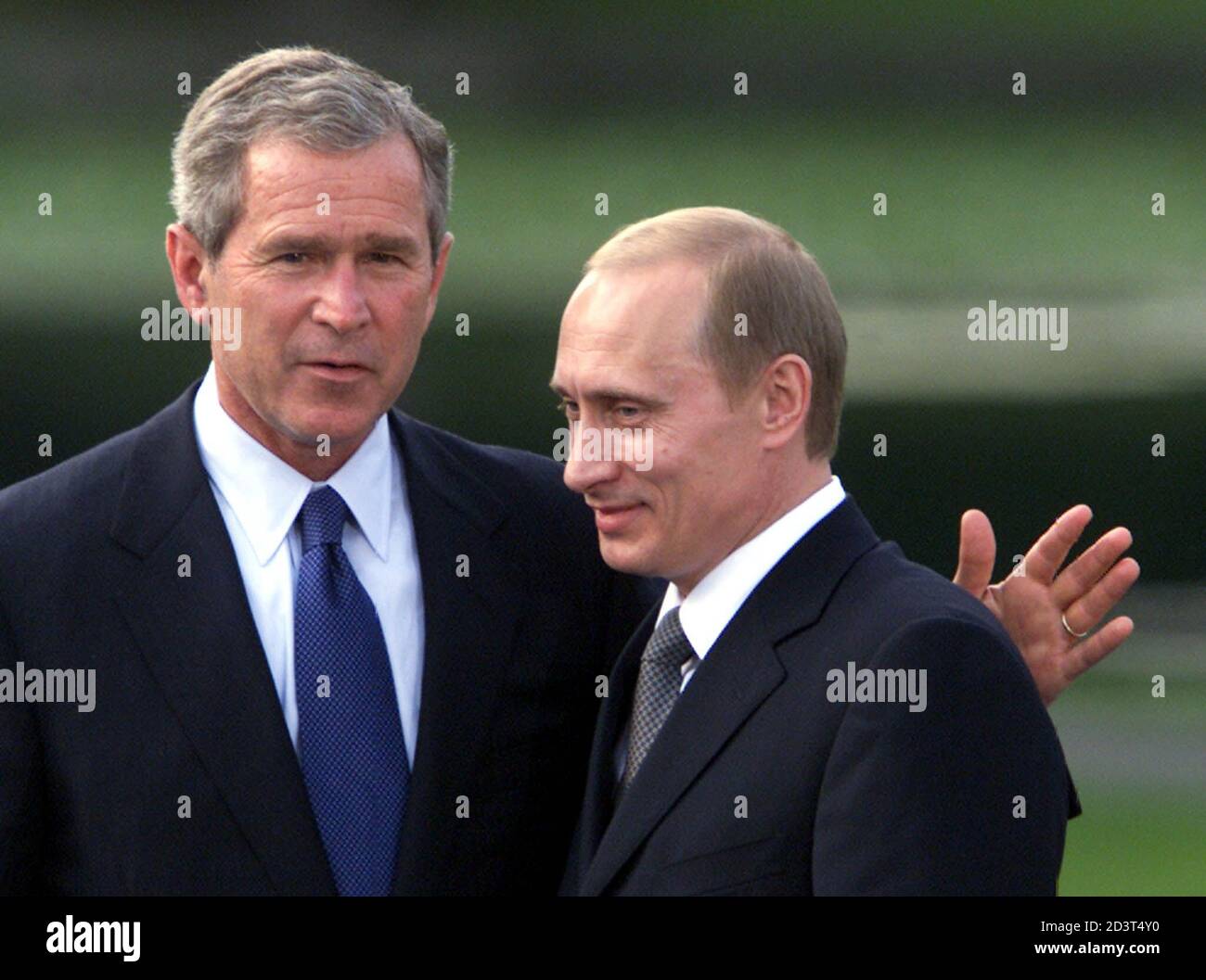 George w bush putin 2001 hi-res stock photography and images - Alamy