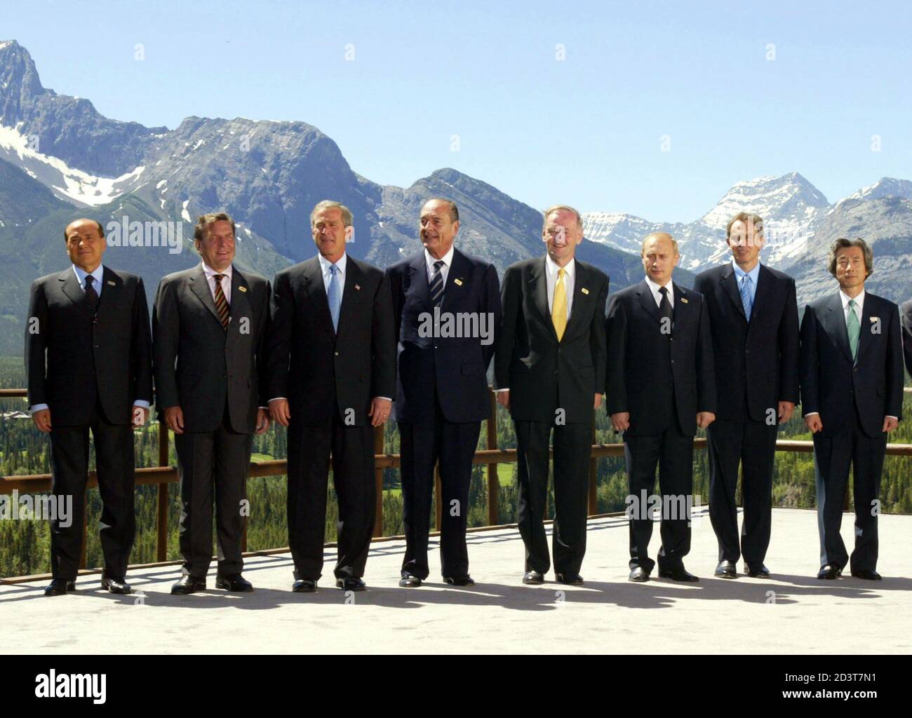 Putin bush 2002 hi-res stock photography and images - Alamy