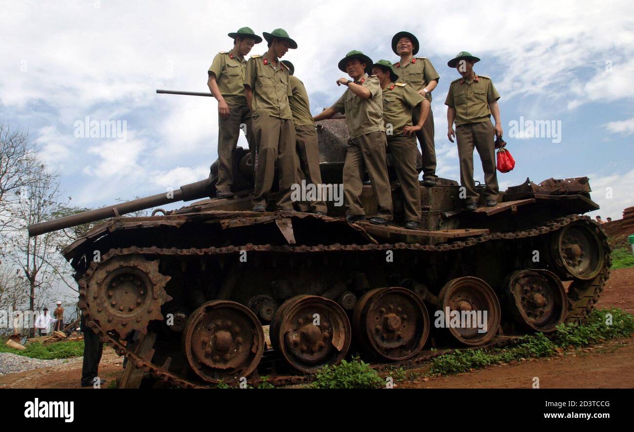Battle of dien bien phu french soldiers hi-res stock photography and ...