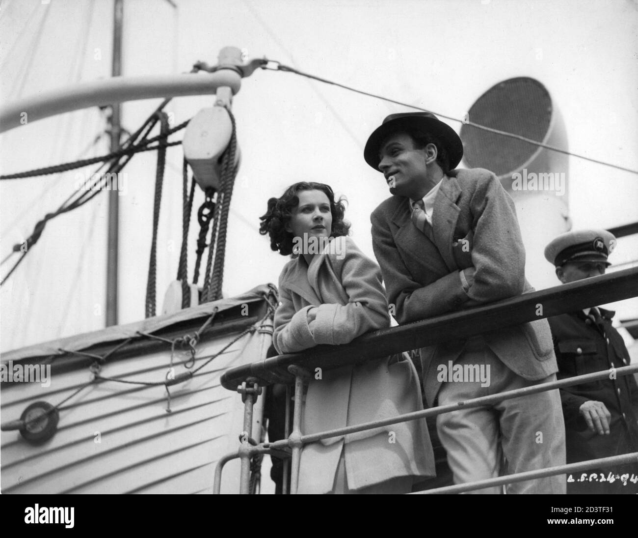 Laurence olivier vivien leigh boat hi-res stock photography and images ...