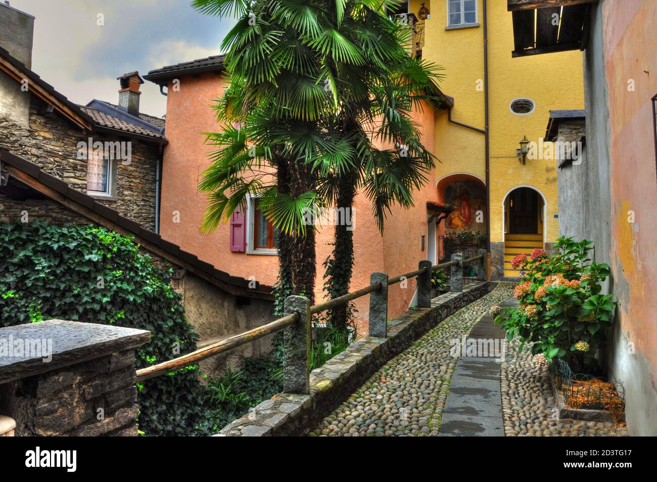 Old rustic houses hi-res stock photography and images - Alamy