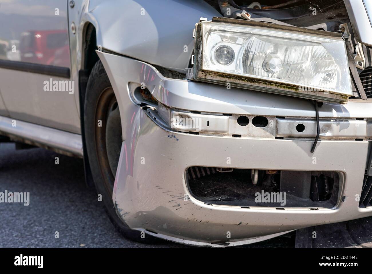 Broken headlight damage hi-res stock photography and images - Alamy