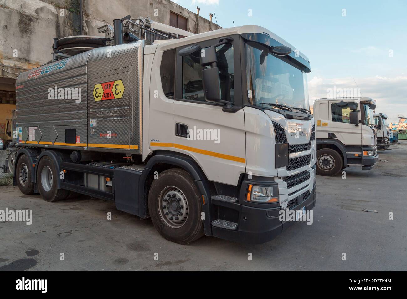 Septic truck hi-res stock photography and images - Alamy