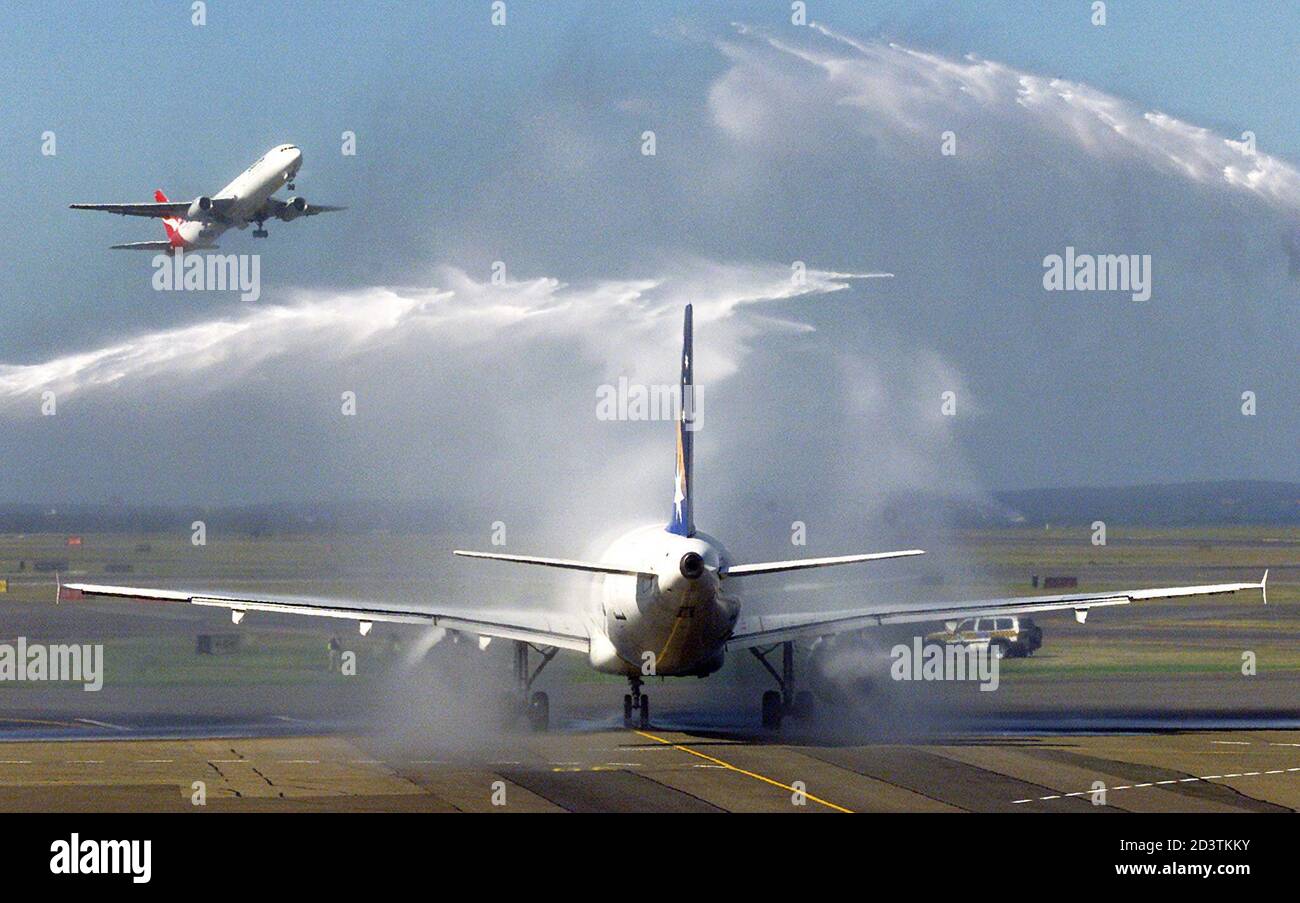 Melbourne airport domestic hi-res stock photography and images - Alamy