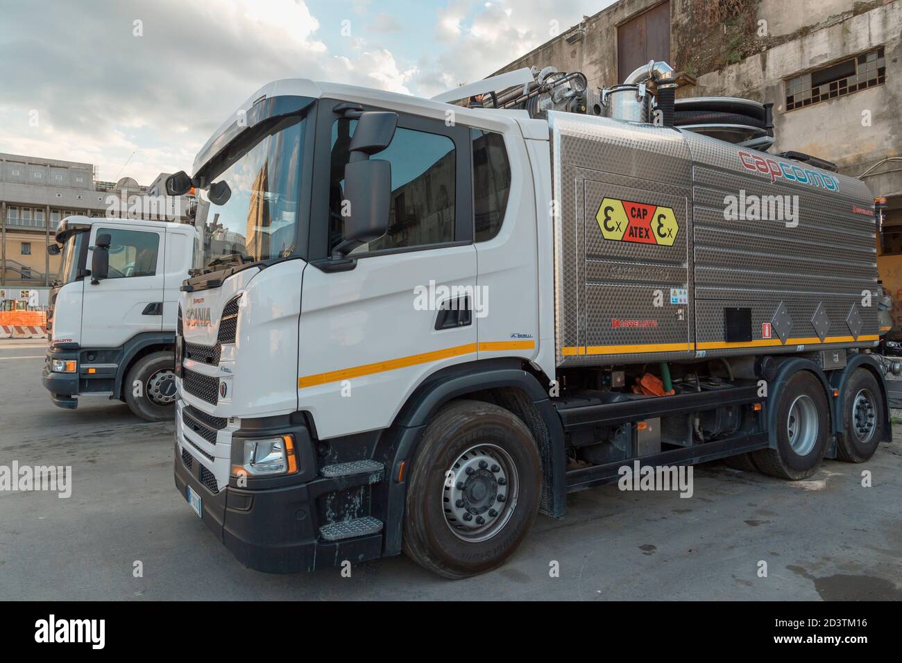 Septic truck hi-res stock photography and images - Alamy