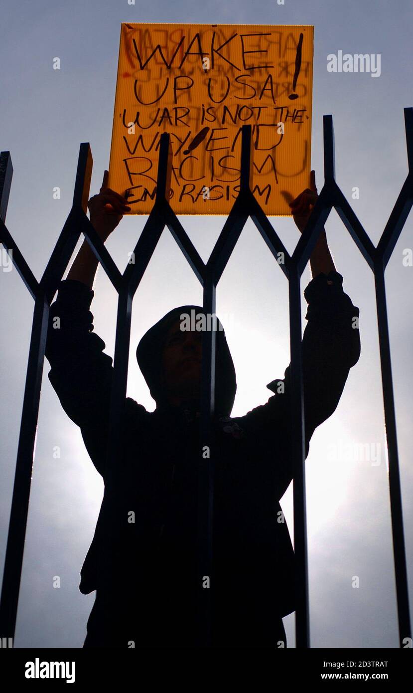 Anti war sign hi-res stock photography and images - Alamy