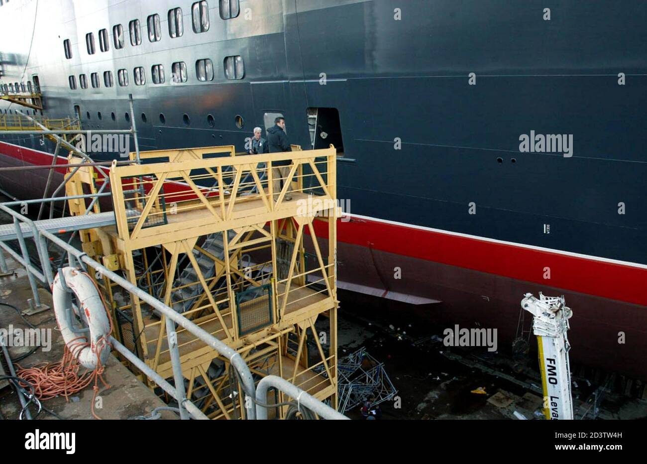 Queen mary shipyard in saint nazaire hi-res stock photography and ...