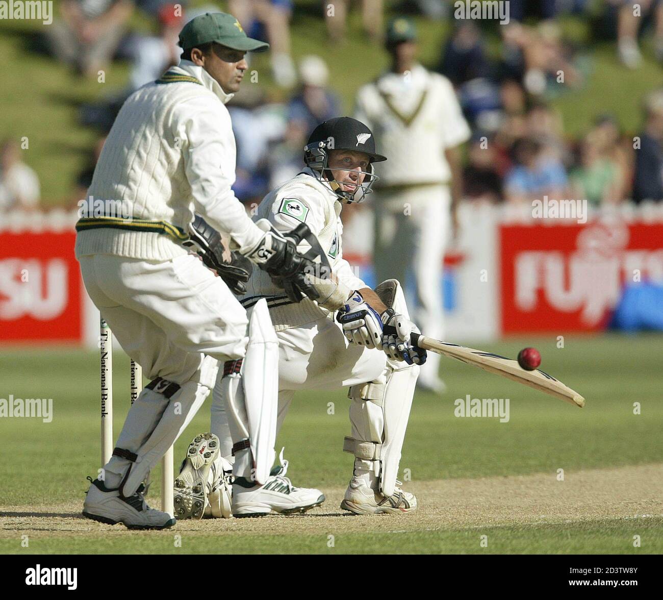 Pakistan wicketkeeper hi-res stock photography and images - Alamy