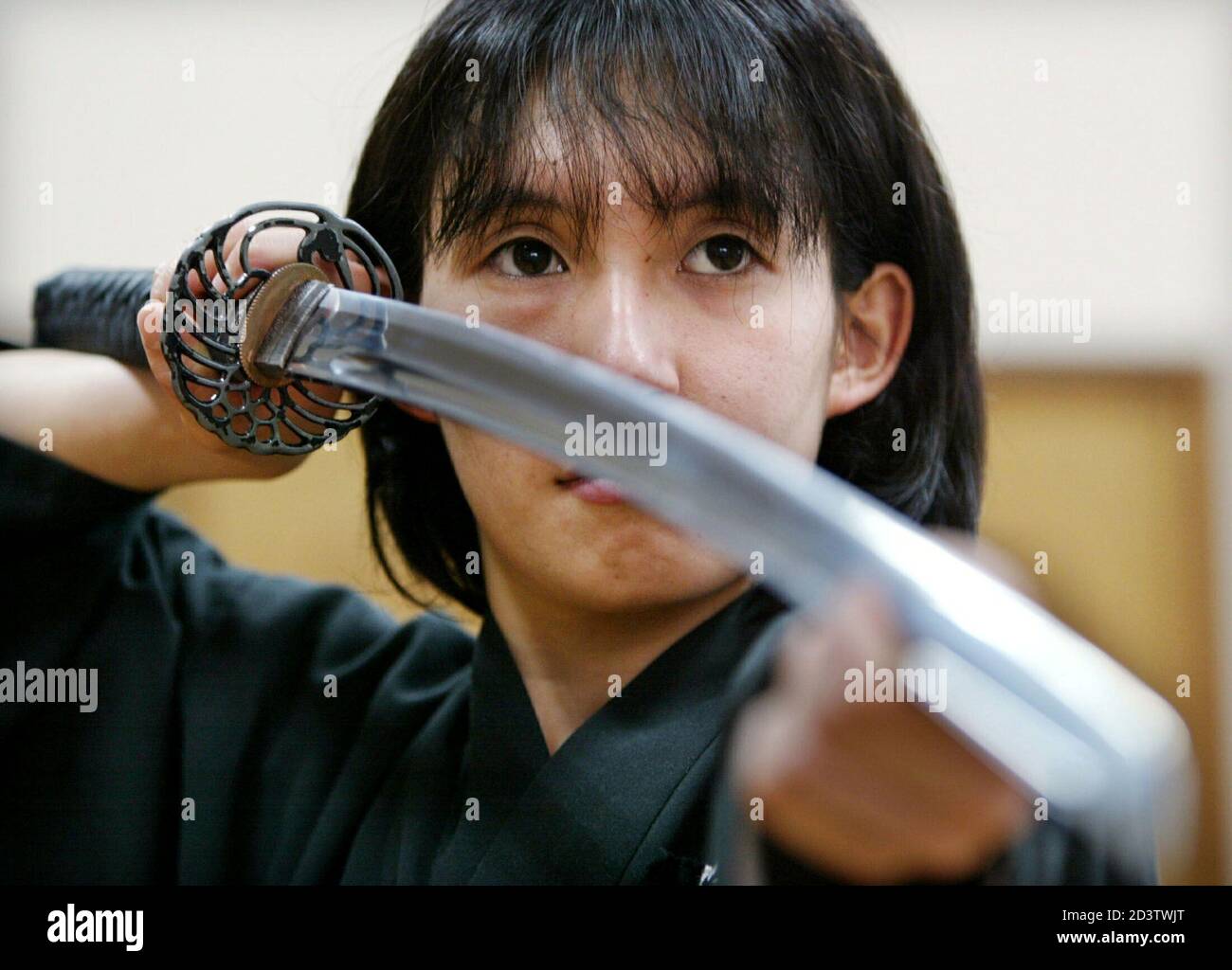 Uma thurman kill bill sword hi-res stock photography and images - Alamy