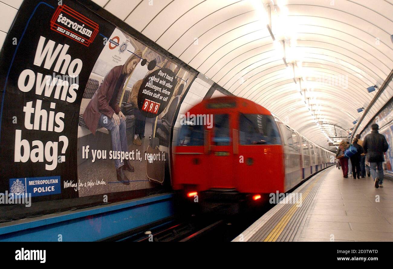 London underground security poster hi-res stock photography and images ...