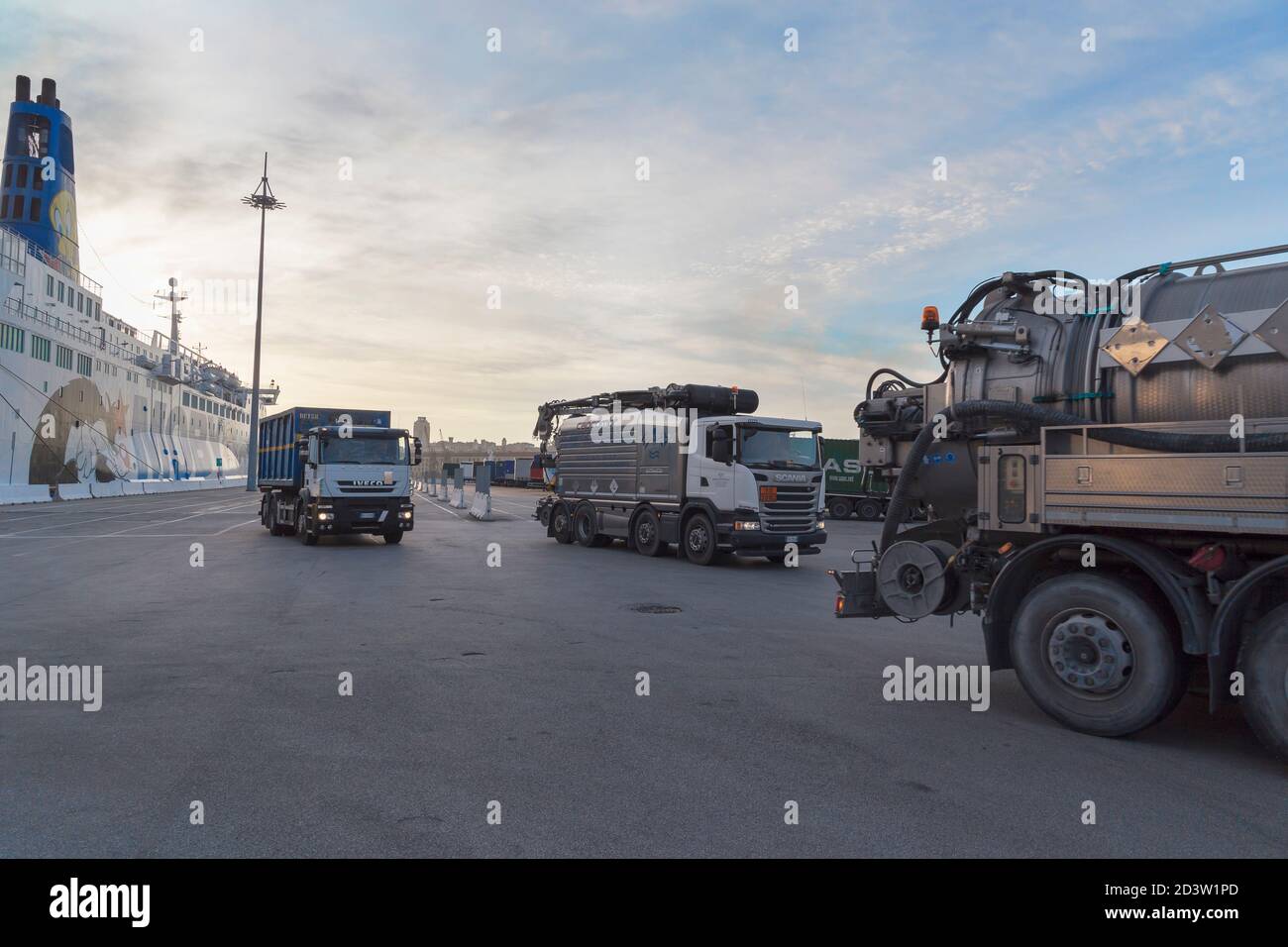 Trucks of italy hi-res stock photography and images - Alamy