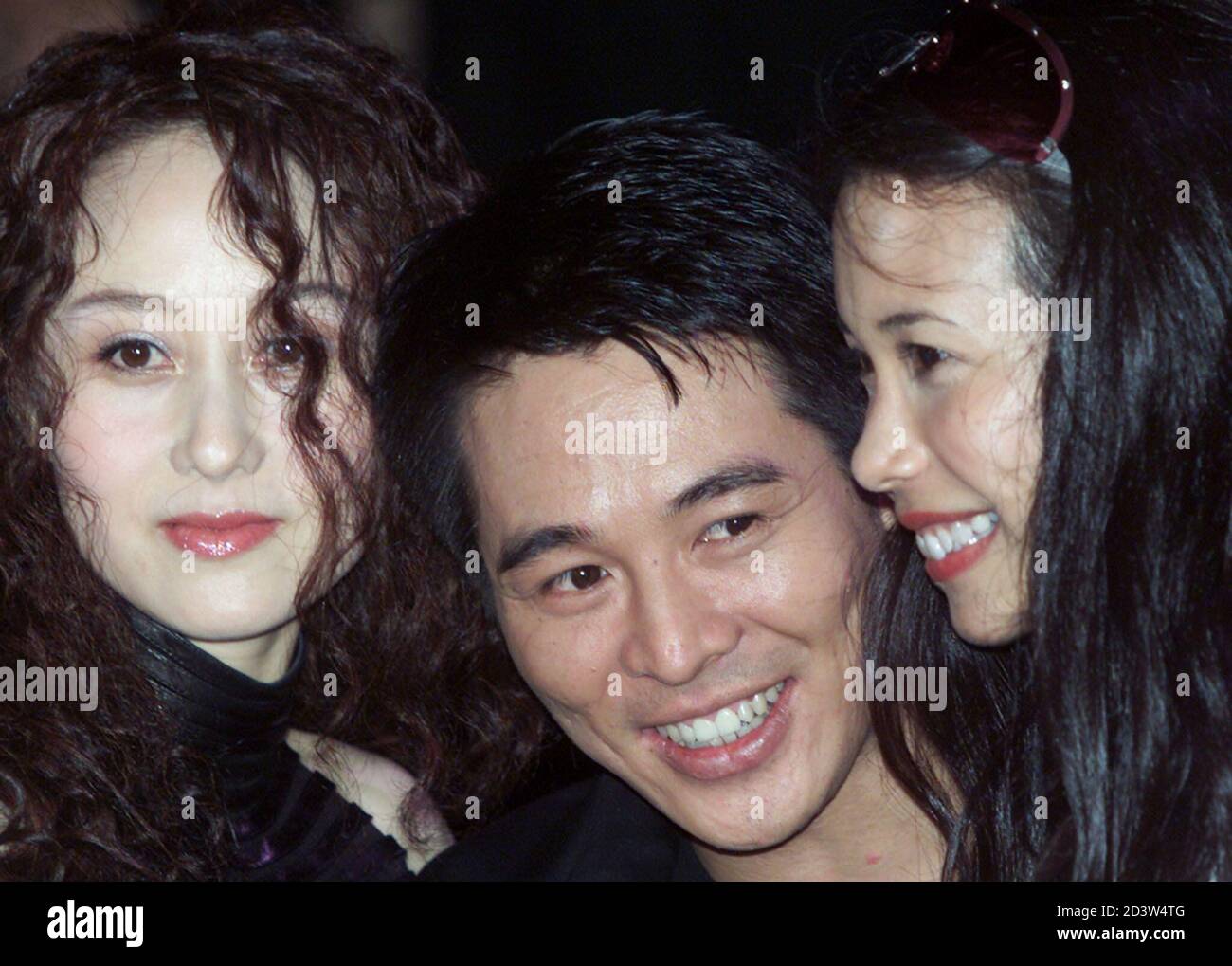 Kiss of the dragon jet li hi-res stock photography and images - Alamy