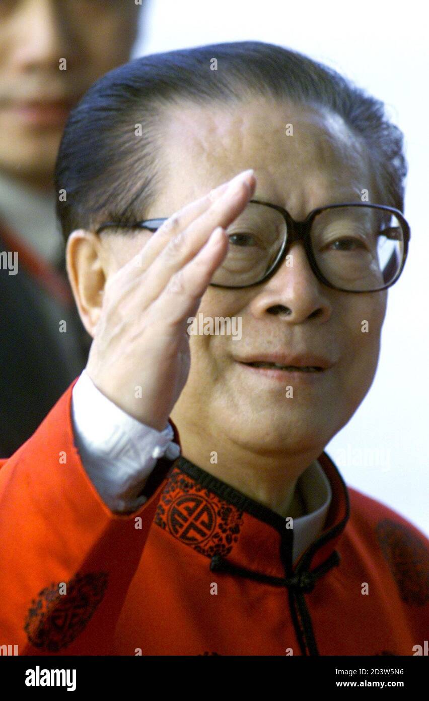 Chinese president jiang zemin waves hi-res stock photography and images ...