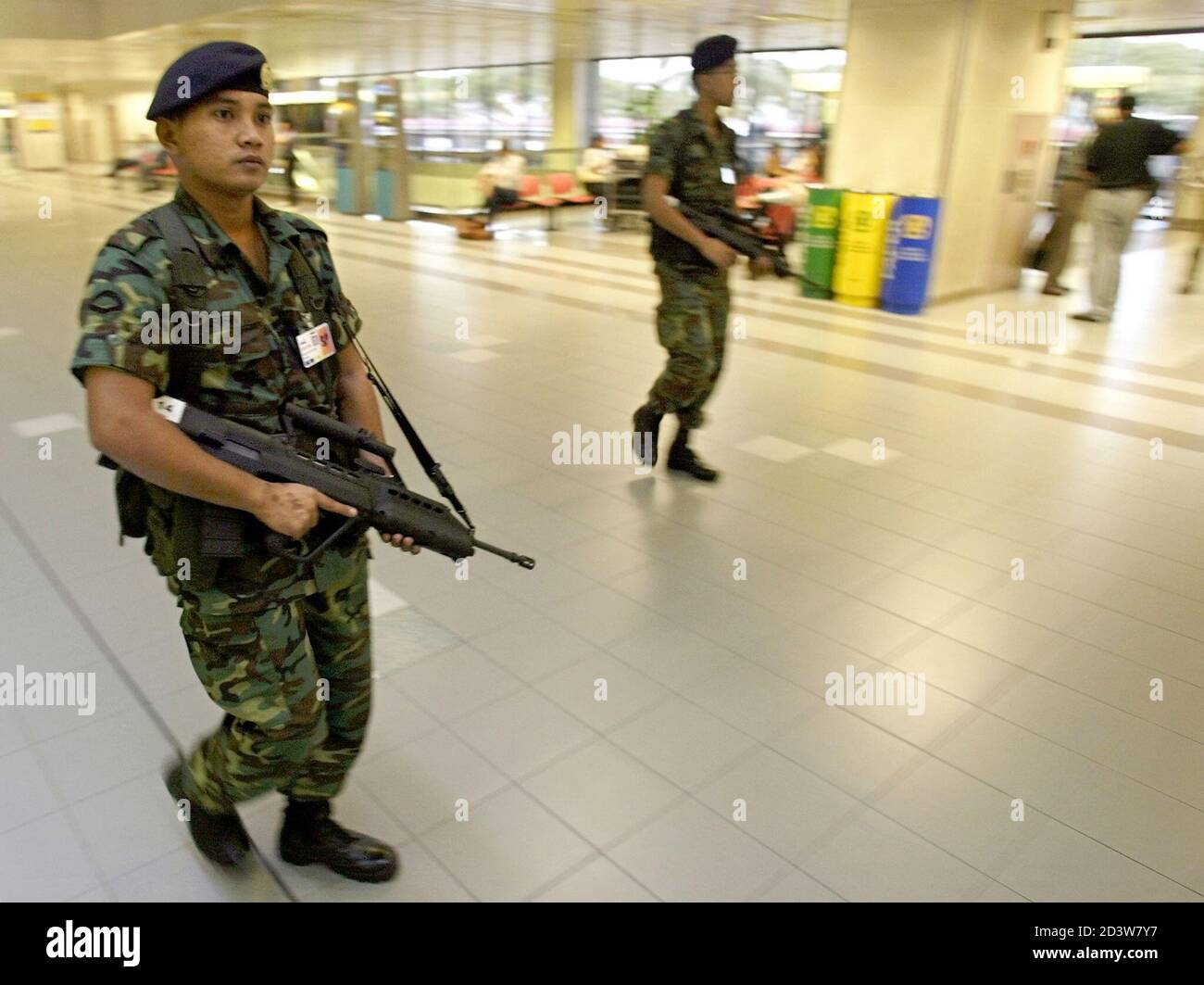 Singapore soldiers hi-res stock photography and images - Alamy