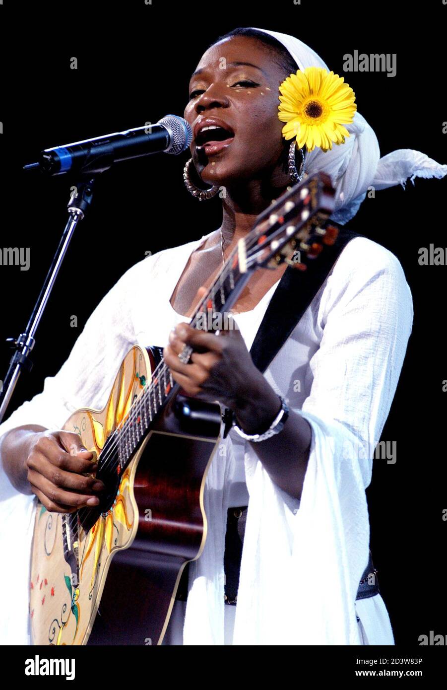India arie 2002 hi-res stock photography and images - Alamy