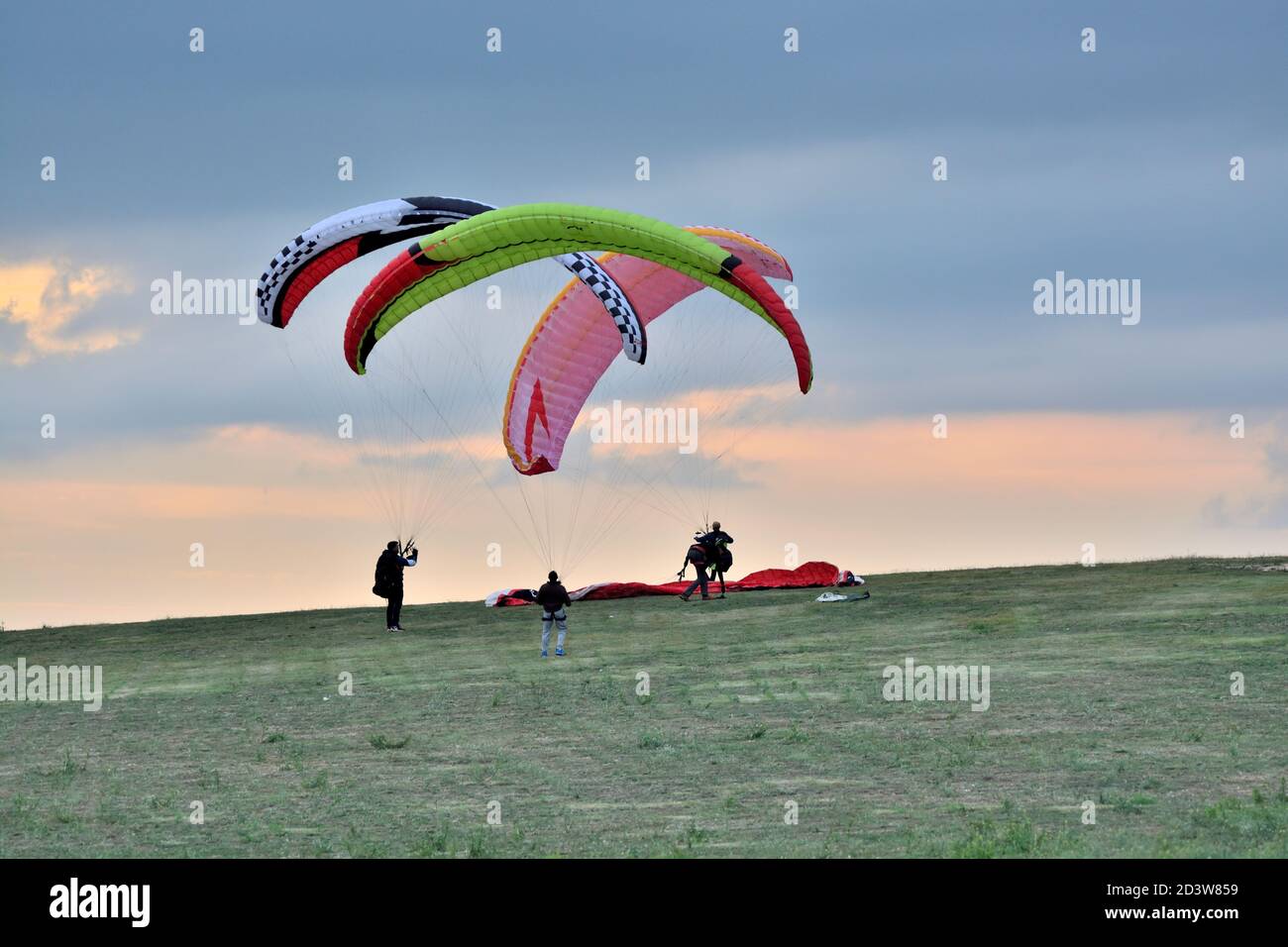 Surfing With Parachutes High Resolution Stock Photography and Images ...