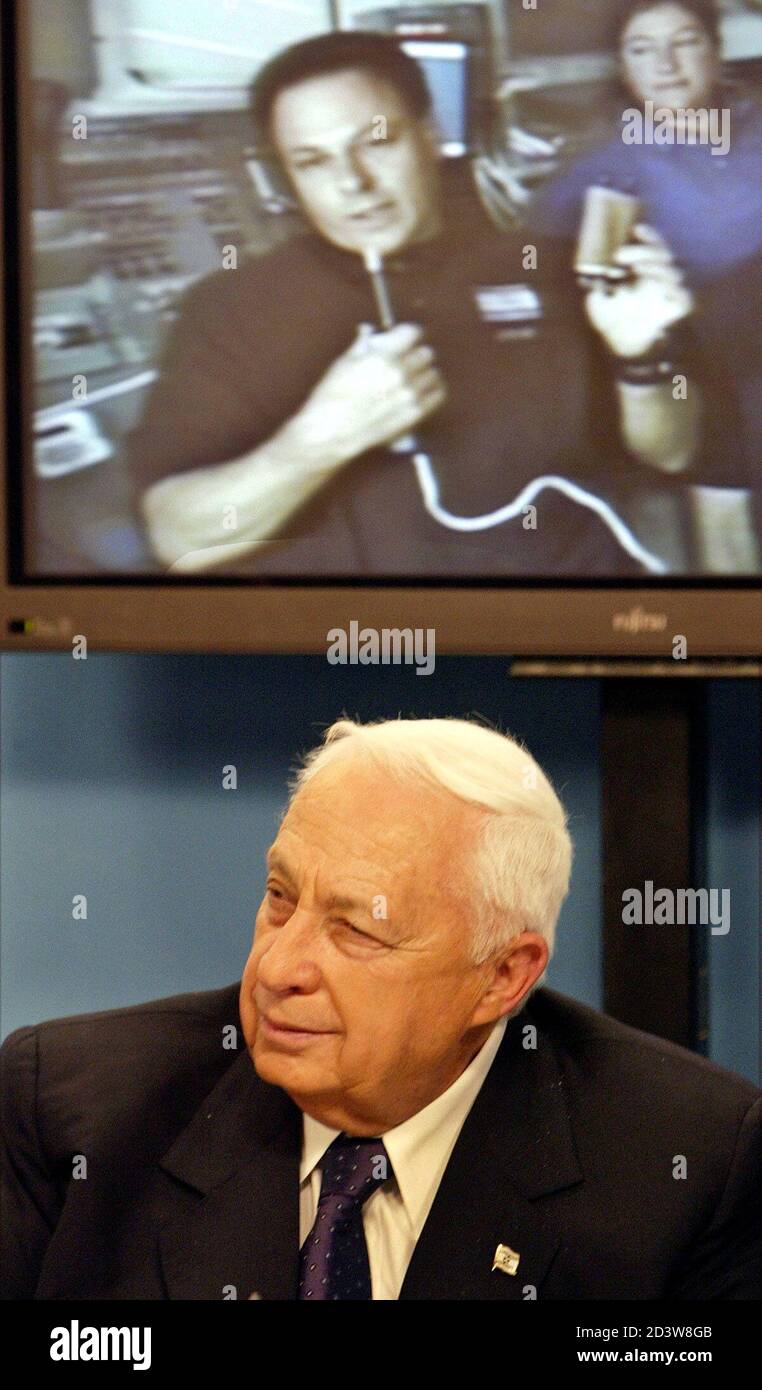 Space shuttle blasted into space hi-res stock photography and images ...