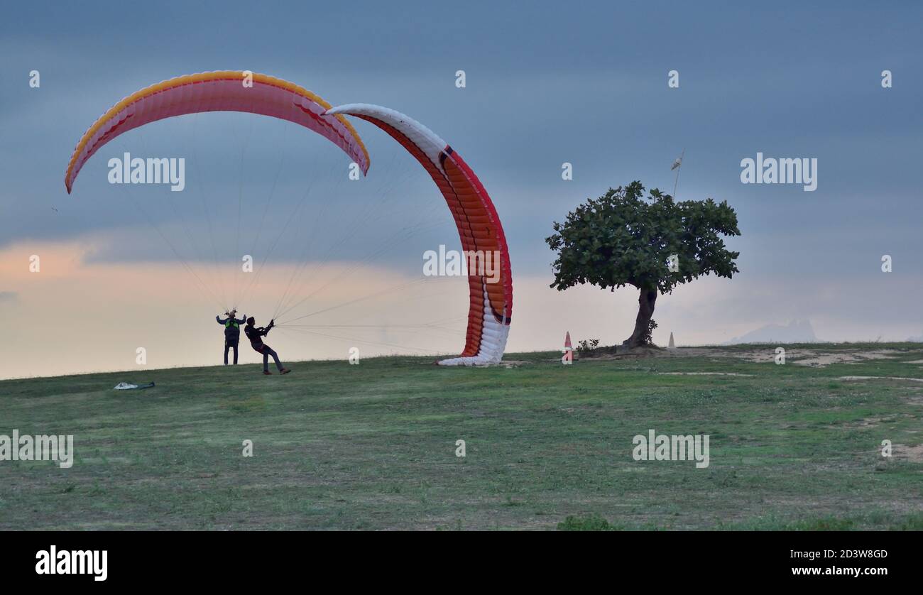 Surfing With Parachutes High Resolution Stock Photography and Images ...