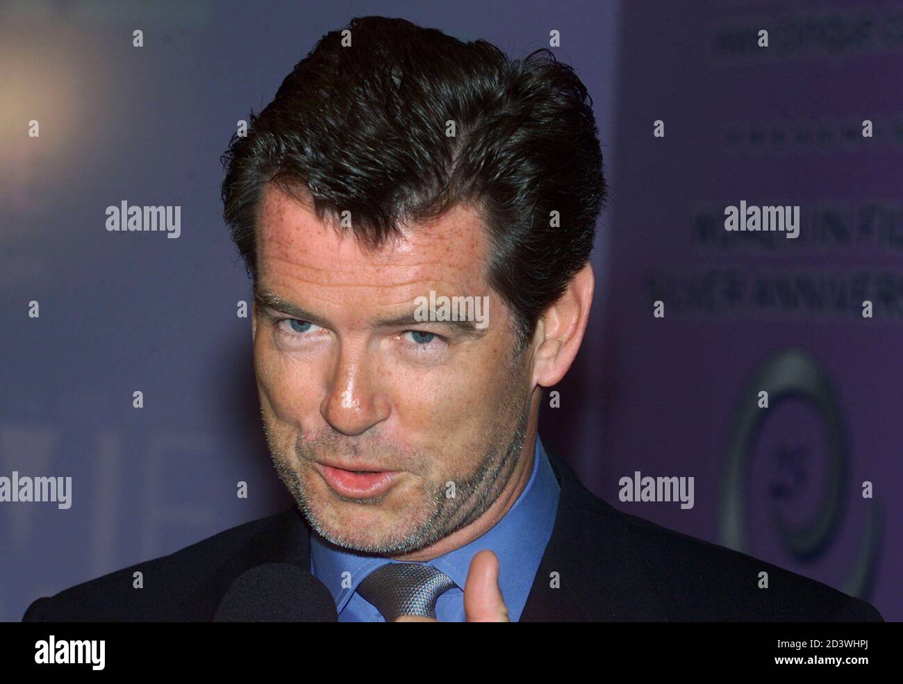 Keely shaye smith pierce brosnan 2001 hi-res stock photography and ...