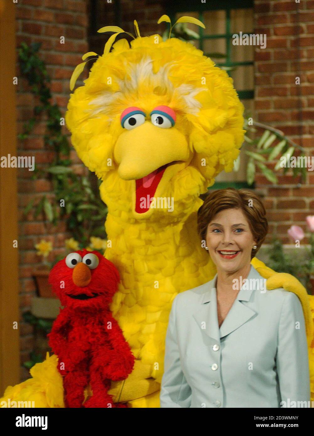 First lady laura bush poses hi-res stock photography and images - Alamy