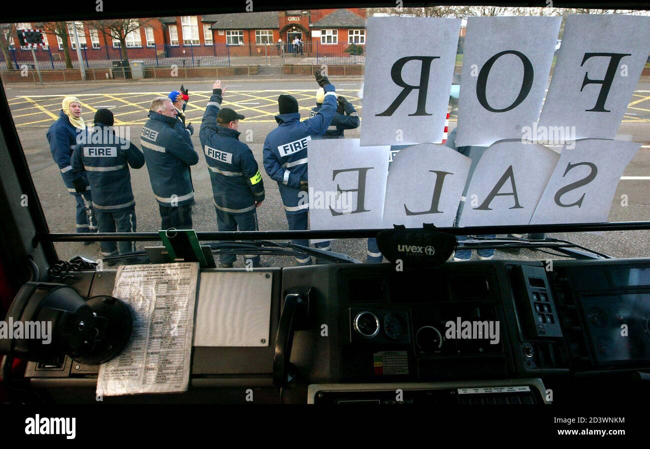 Fire station picket line hi-res stock photography and images - Alamy