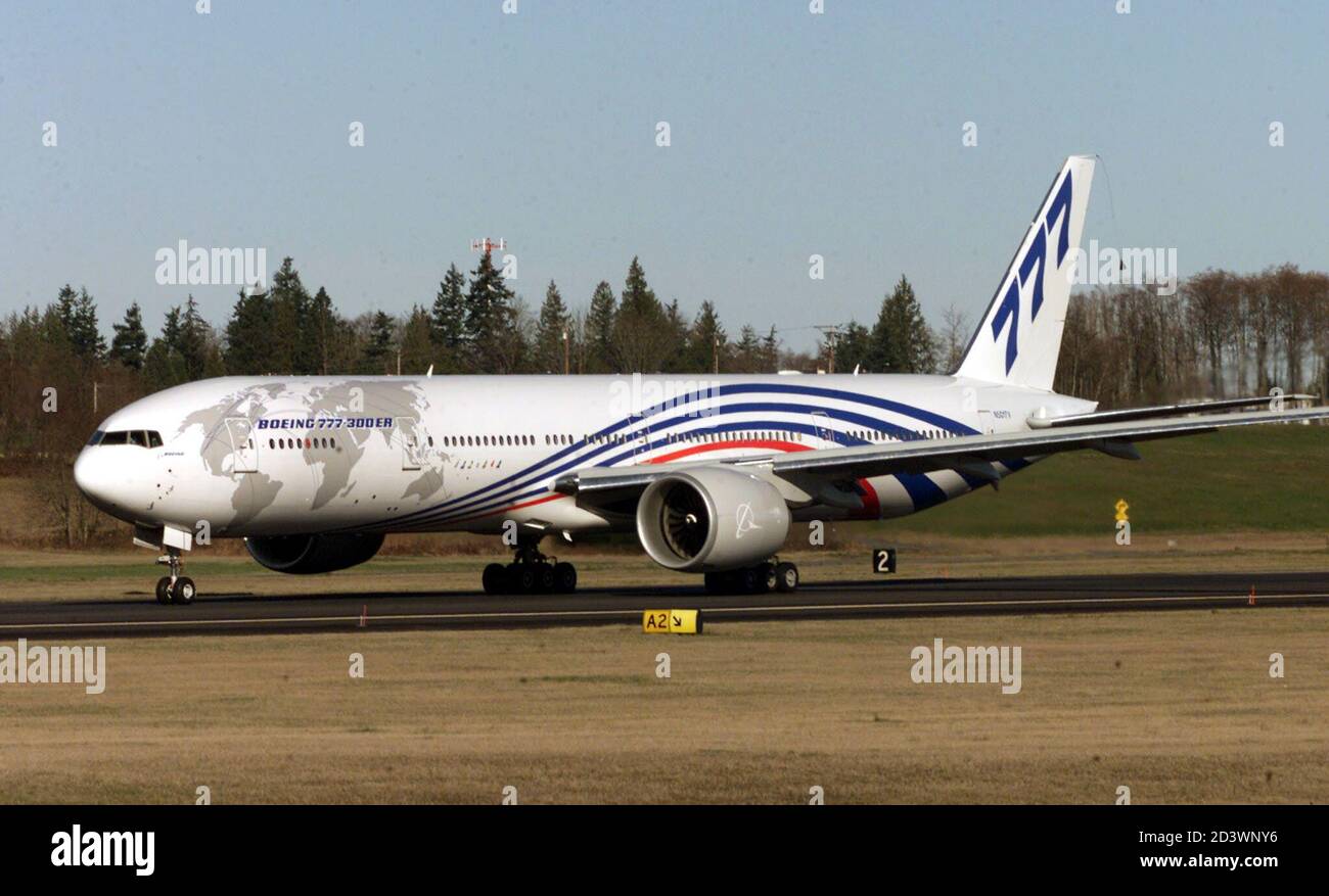 Boeing commercial airplanes first flight hi-res stock photography and ...