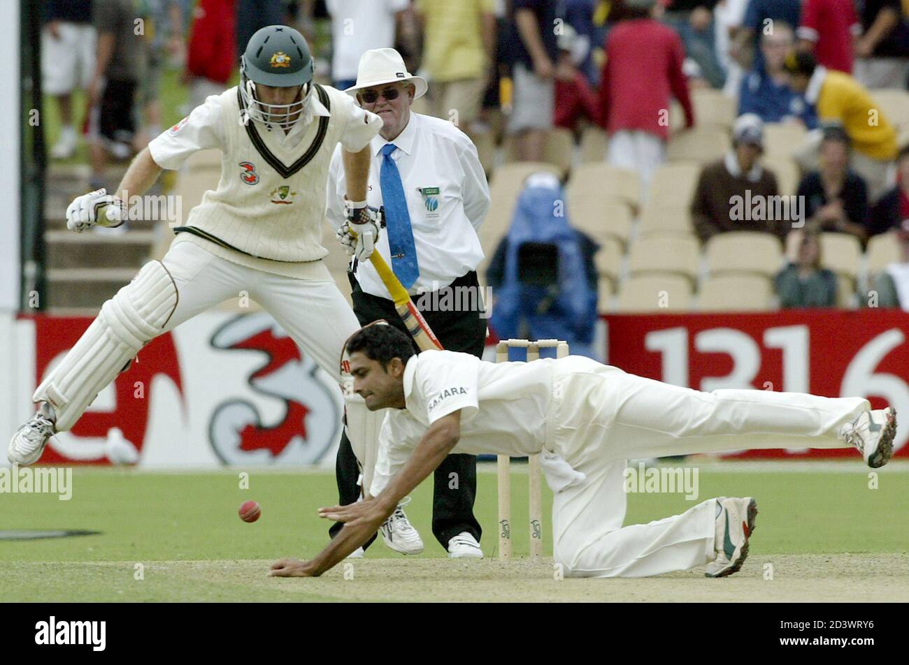 David shepherd cricket umpire hi-res stock photography and images - Alamy