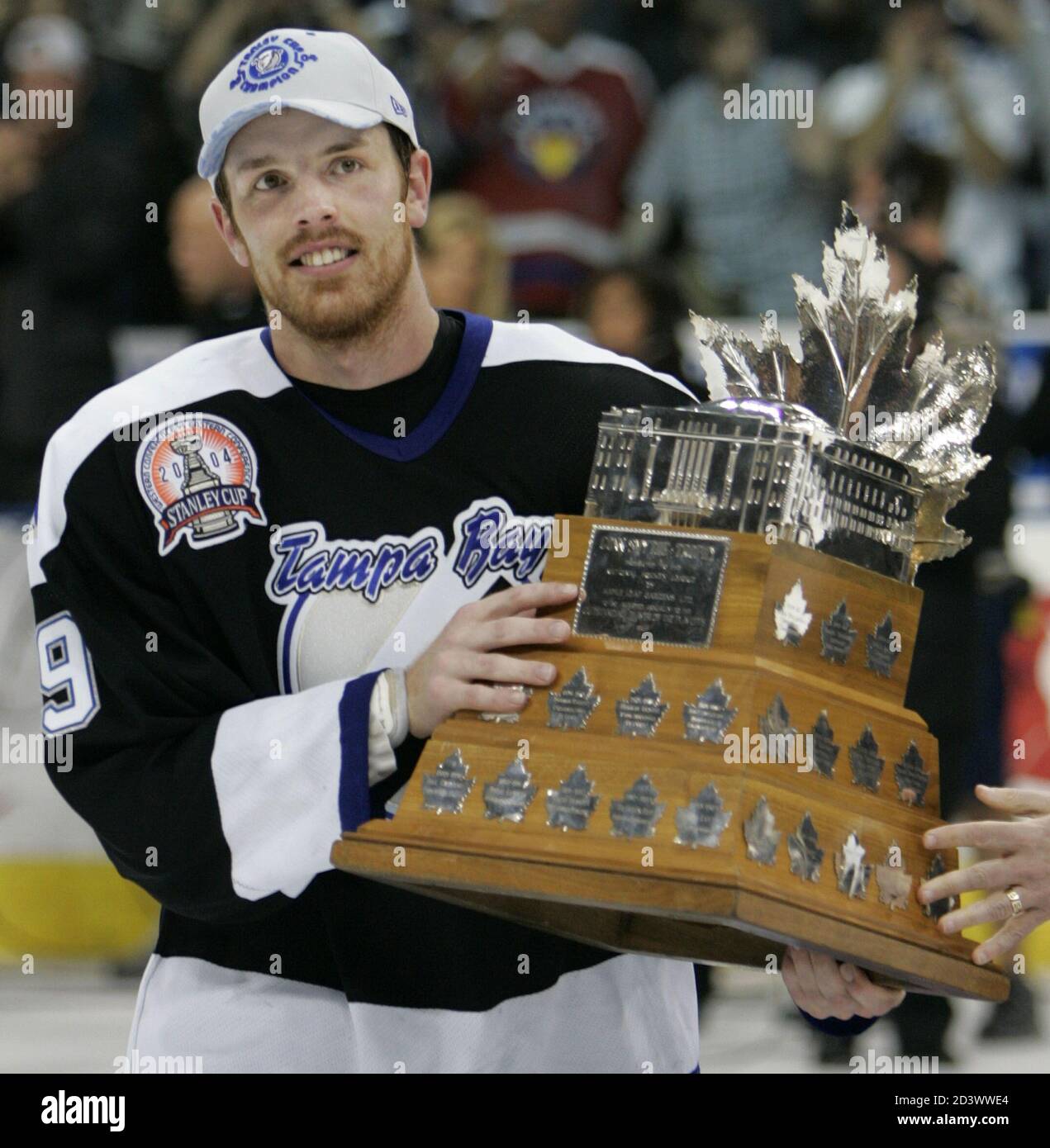 Conn smythe trophy hi-res stock photography and images - Alamy