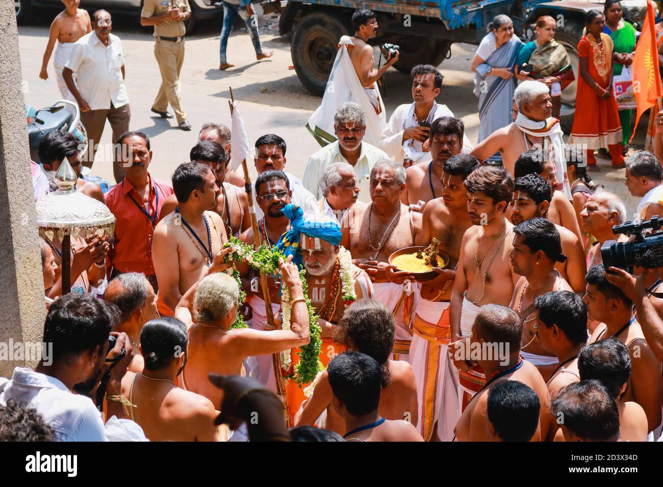 Wisdom of the crowd 2017 hi-res stock photography and images - Alamy