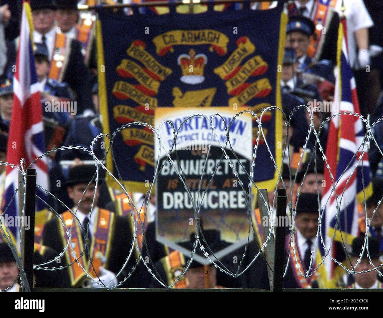 Portadown orangemen march towards drumcree church hi-res stock ...
