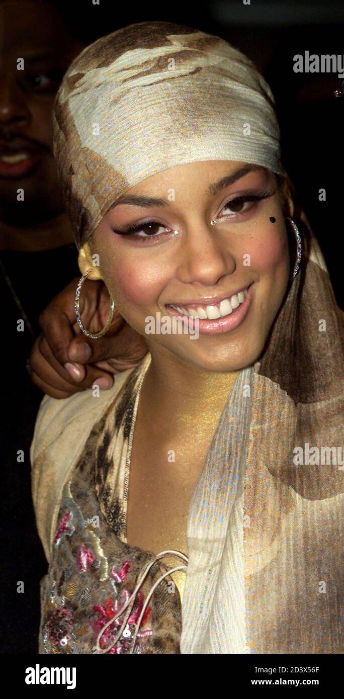 Alicia keys grammy 2002 hi-res stock photography and images - Alamy