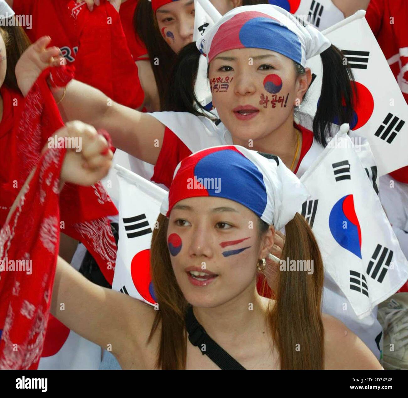 Korea fans cheer on their team hi-res stock photography and images - Alamy