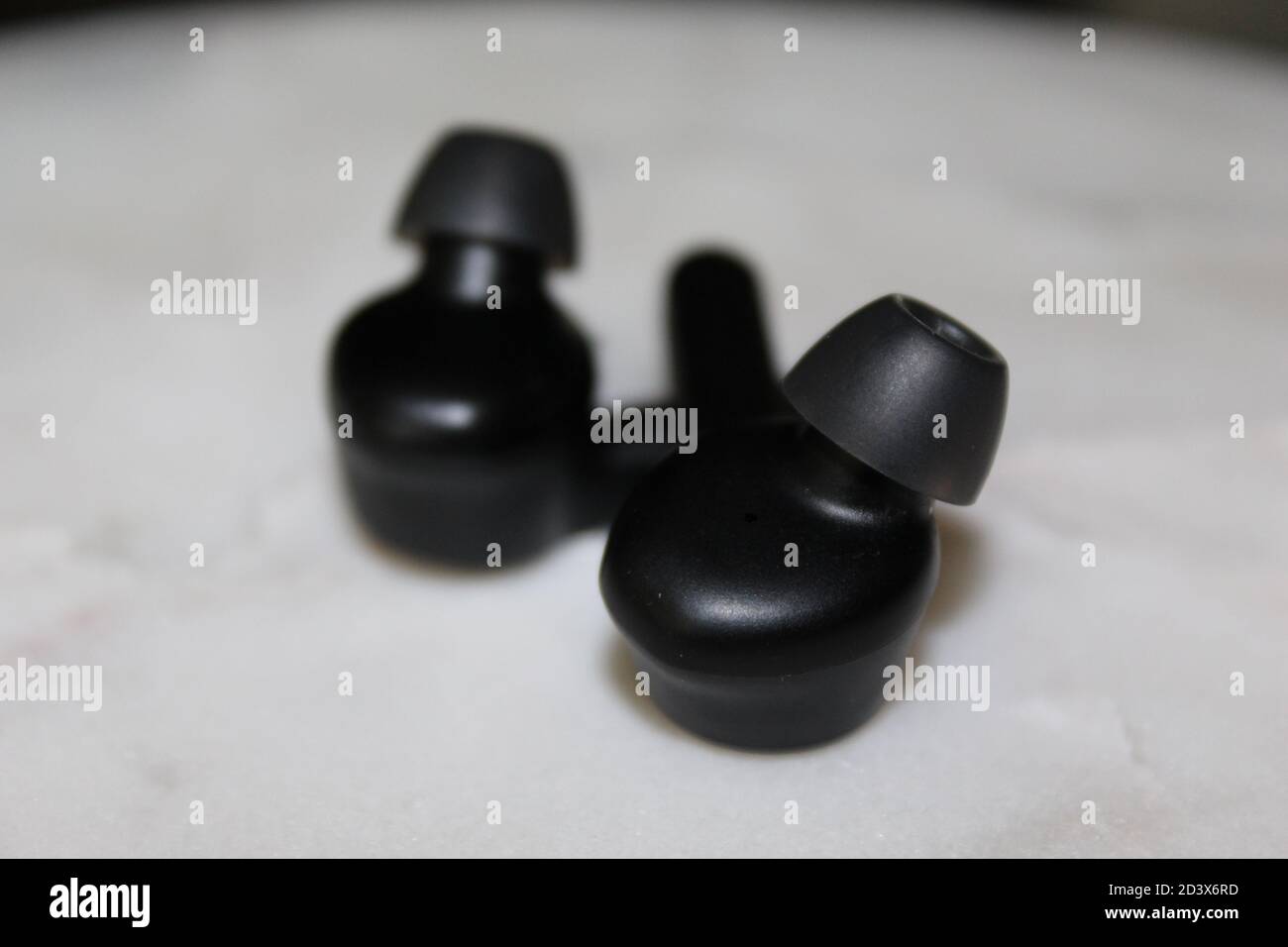Ear buds hi-res stock photography and images - Alamy