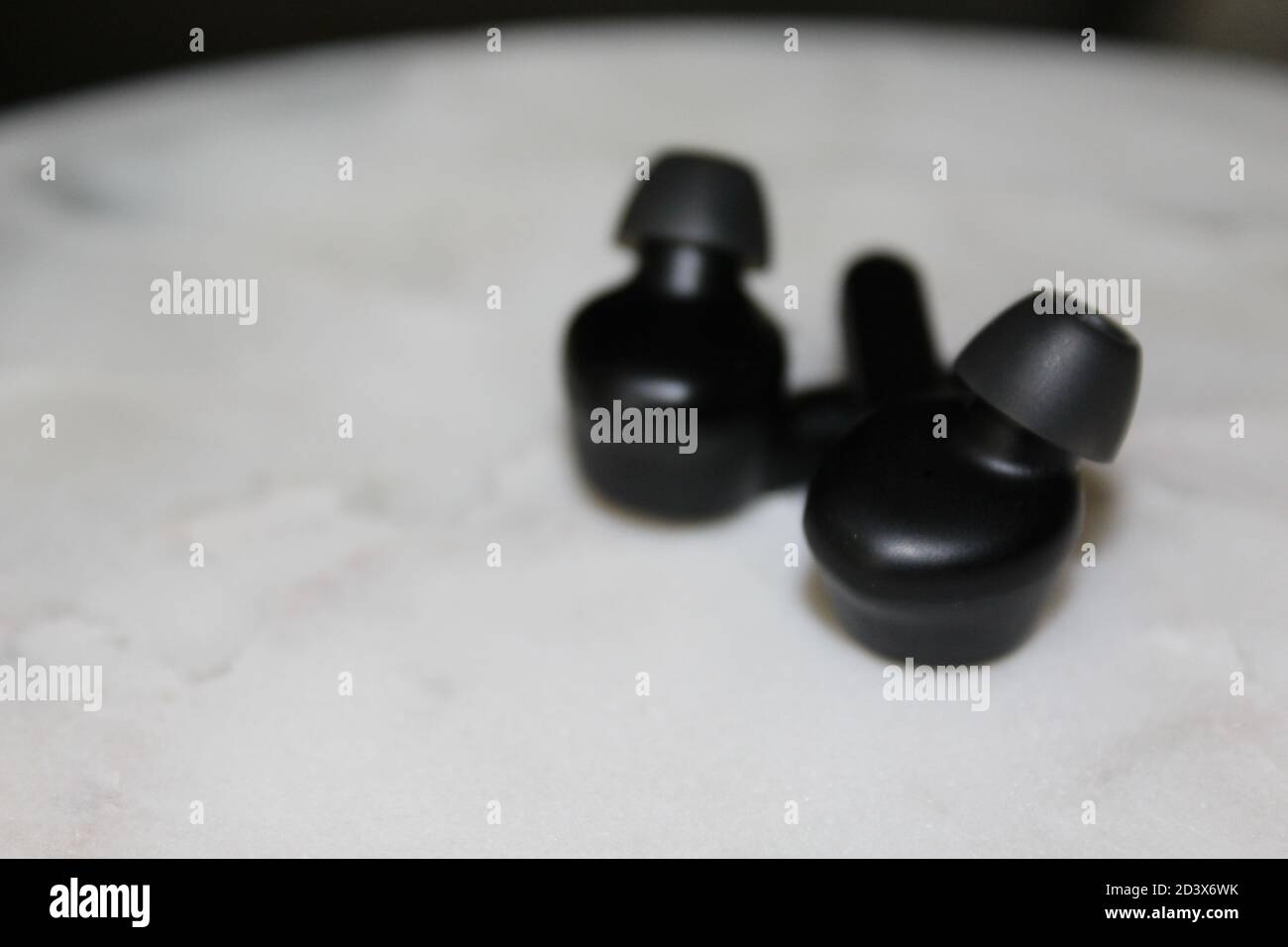 Ear buds hi-res stock photography and images - Alamy