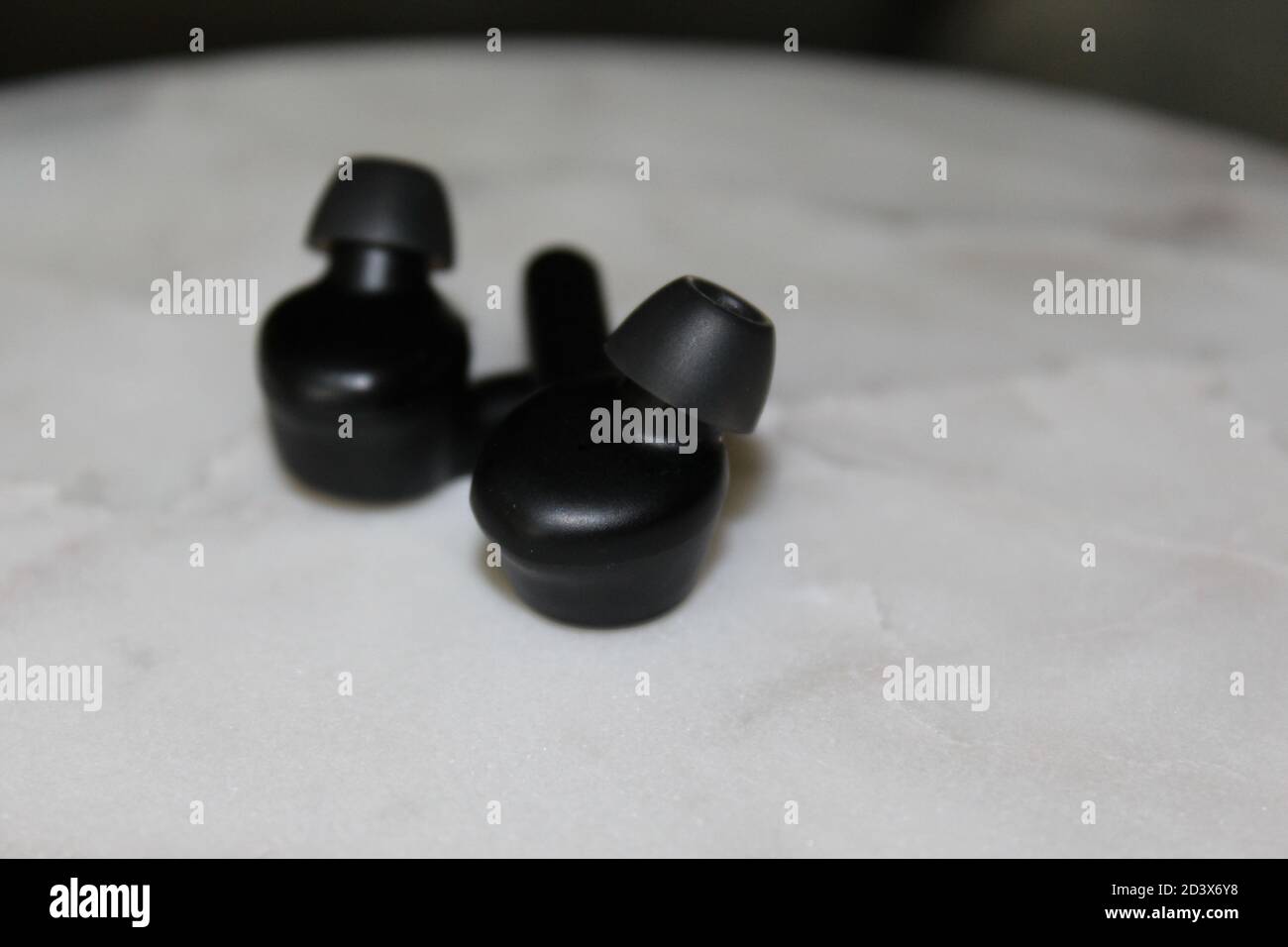 Ear buds hi-res stock photography and images - Alamy