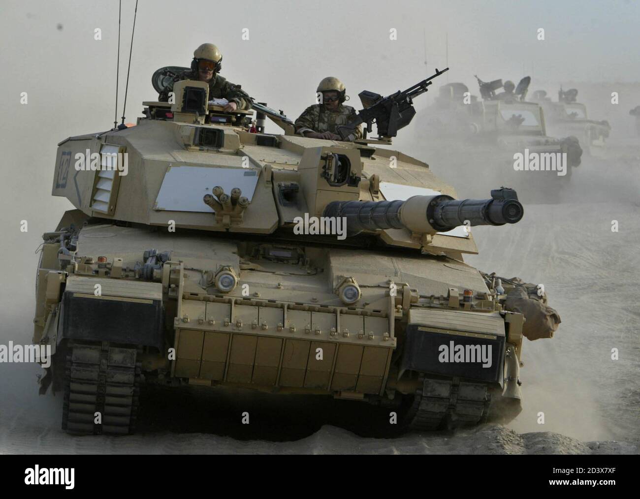British challenger battle tanks hi-res stock photography and images - Alamy