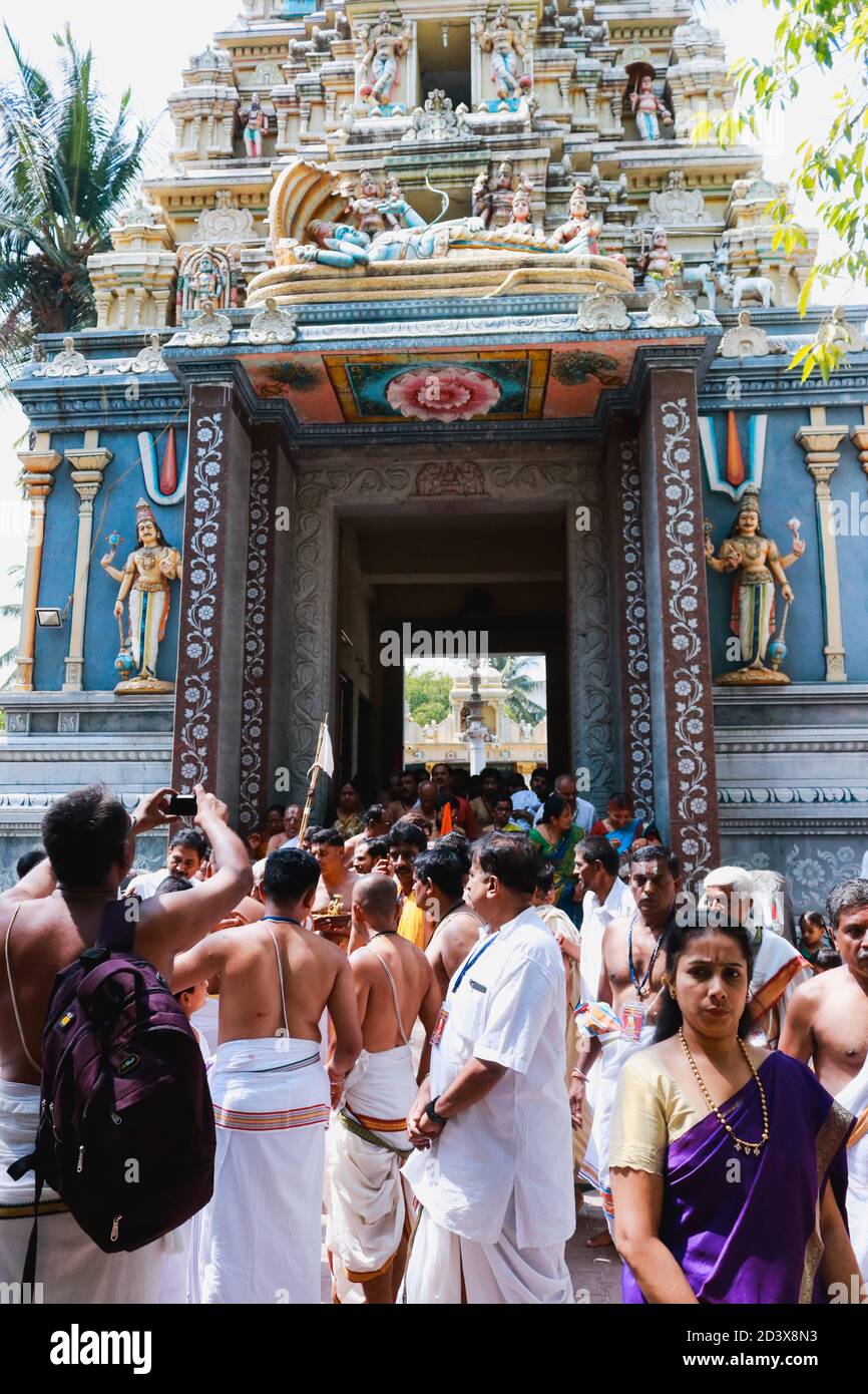 Wisdom of the crowd 2017 hi-res stock photography and images - Alamy