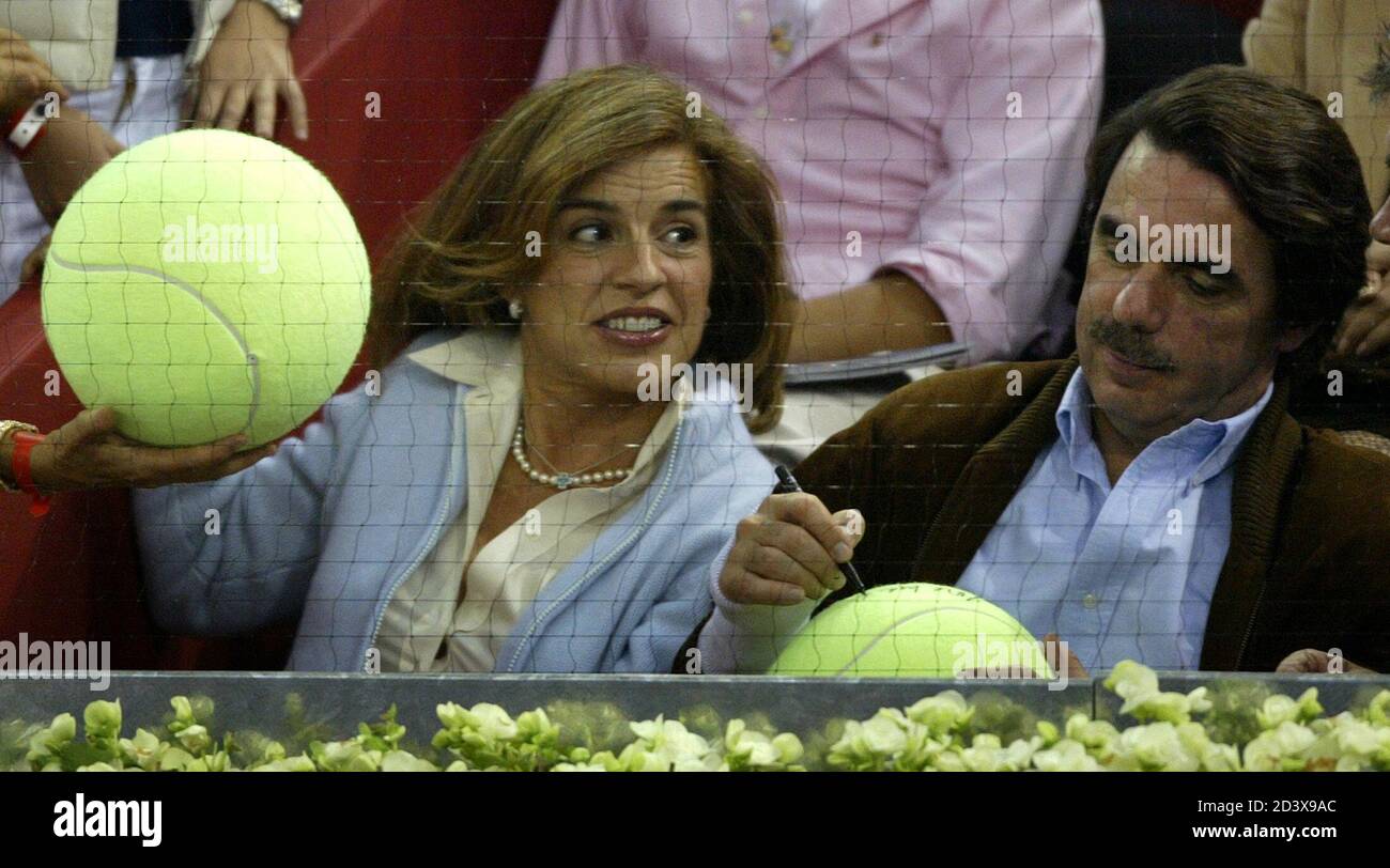 Botella aznar ana hi-res stock photography and images - Alamy