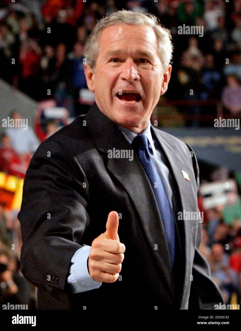 Us president george bush gives hi-res stock photography and images - Alamy