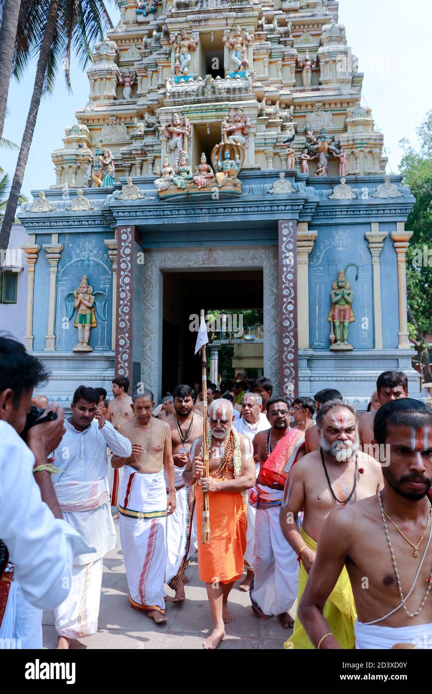 Wisdom of the crowd 2017 hi-res stock photography and images - Alamy