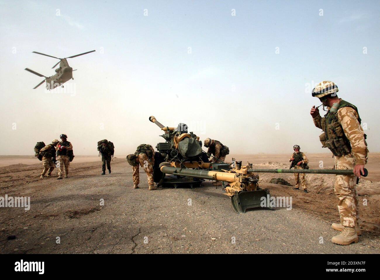 Chinook in iraq and british hi-res stock photography and images - Alamy