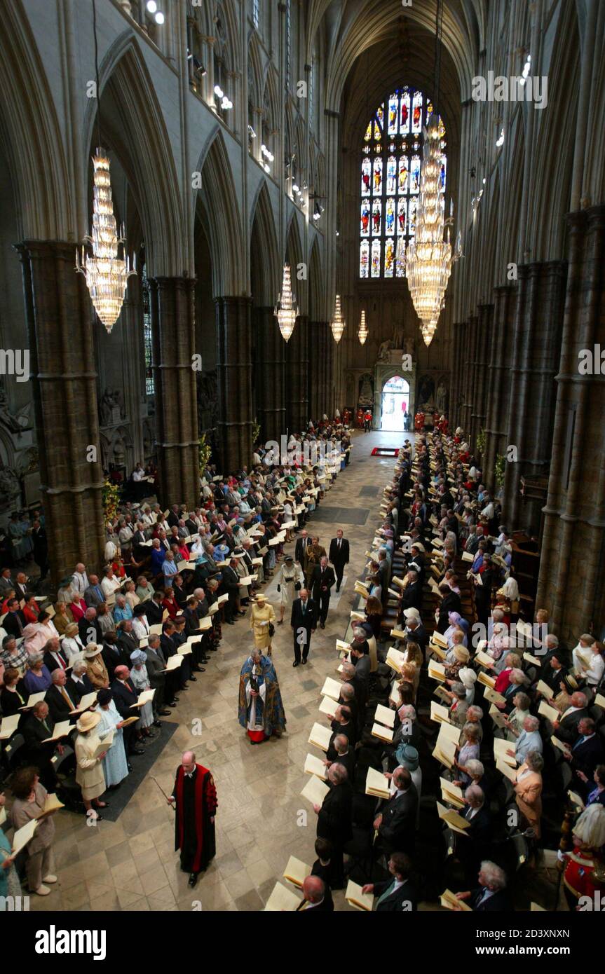 Coronation procession elizabeth ii hi-res stock photography and images ...