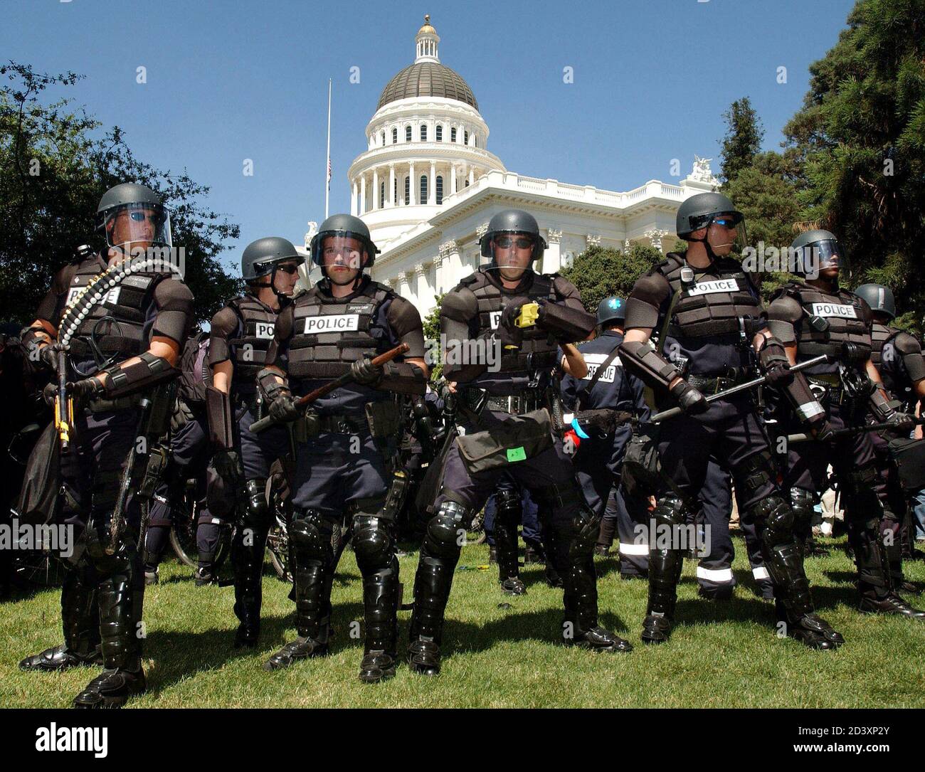 Riot gear keep protesters hi-res stock photography and images - Alamy