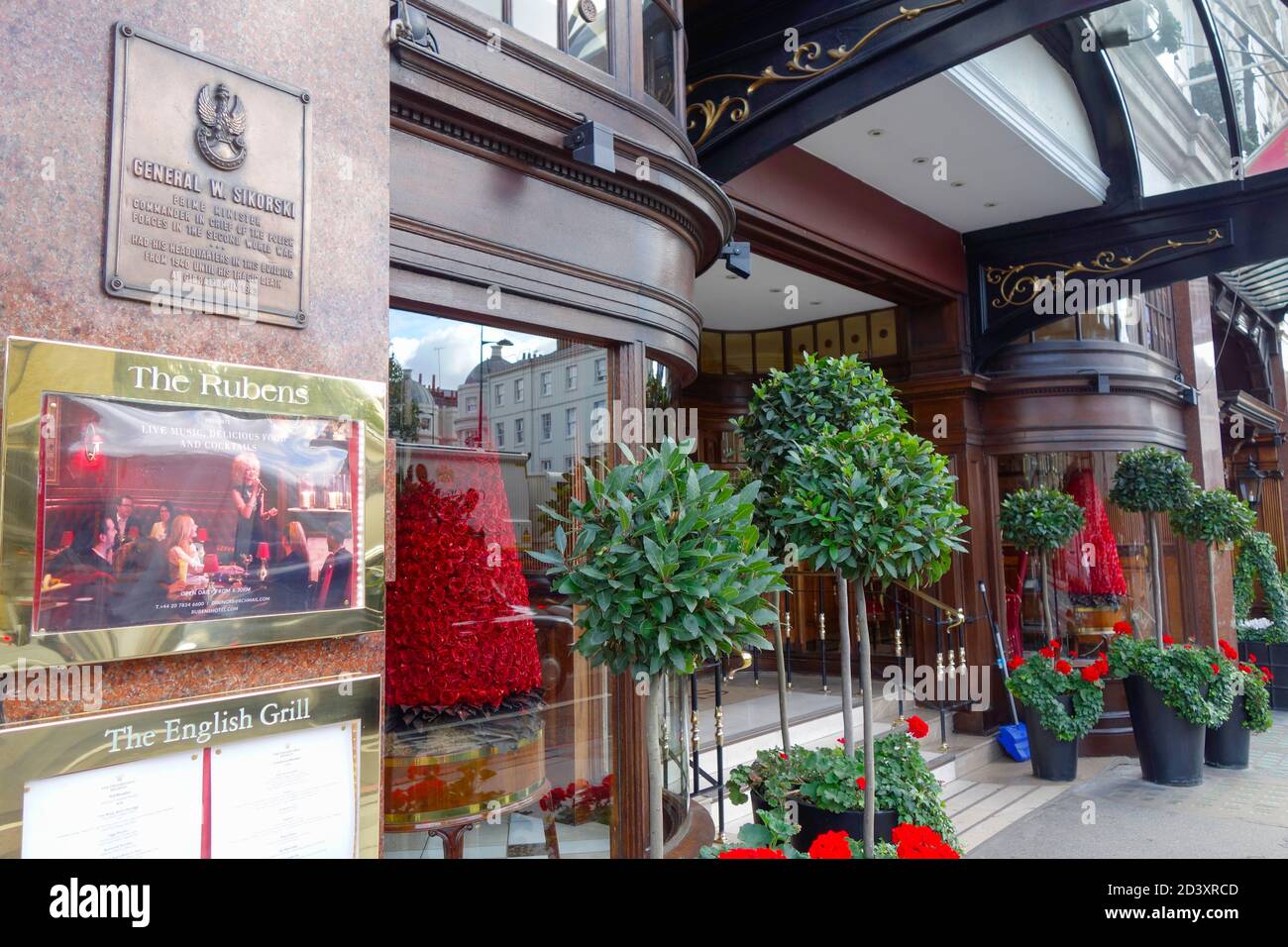 Exterior rubens hotel buckingham palace hi-res stock photography and ...