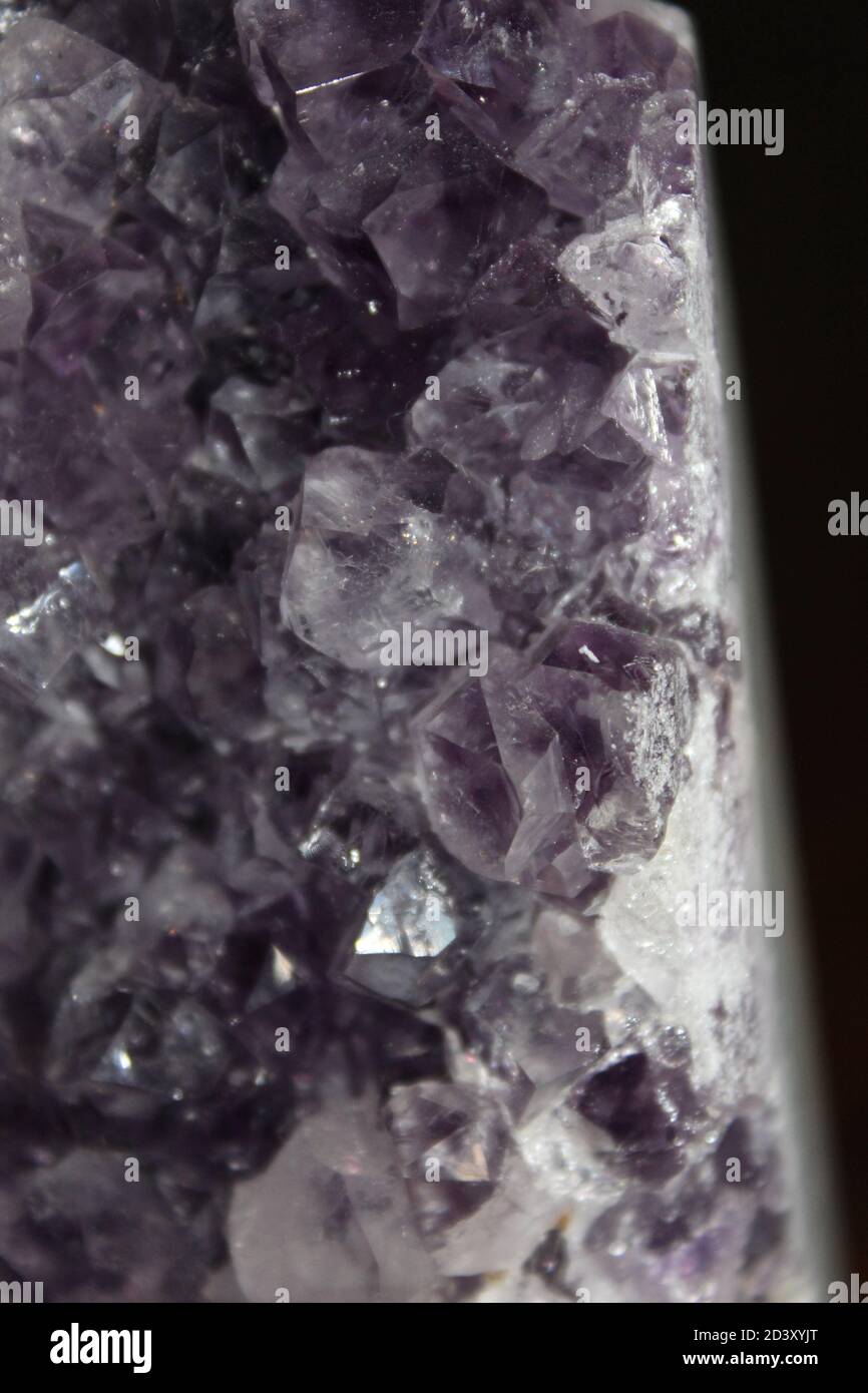 Large amethyst crystals hi-res stock photography and images - Alamy