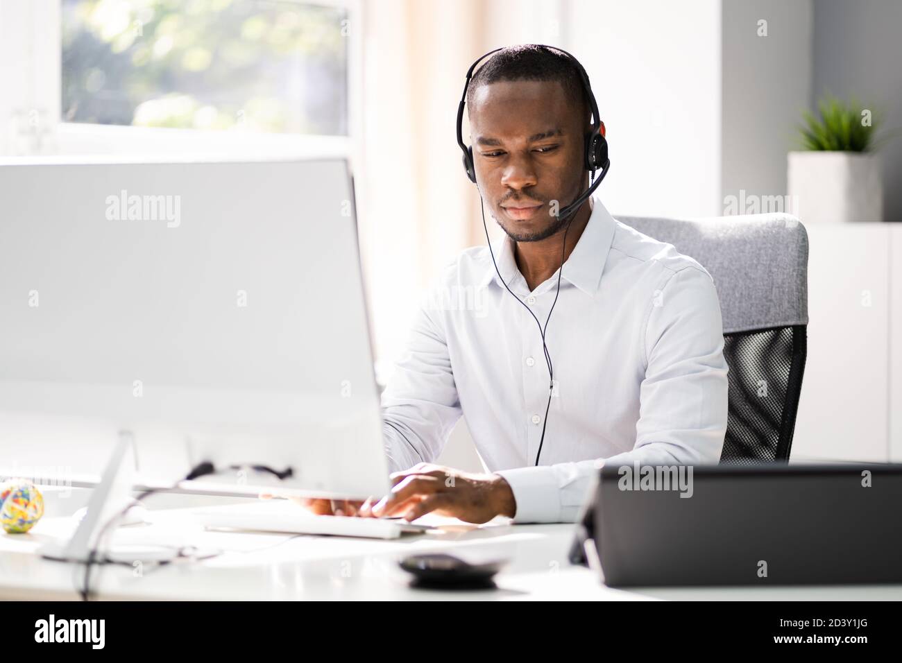 Call center headset talking computer hi-res stock photography and ...
