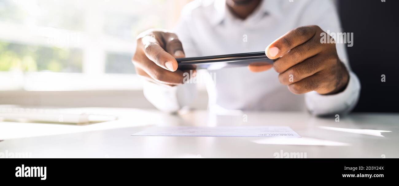 Scanning check hi-res stock photography and images - Alamy