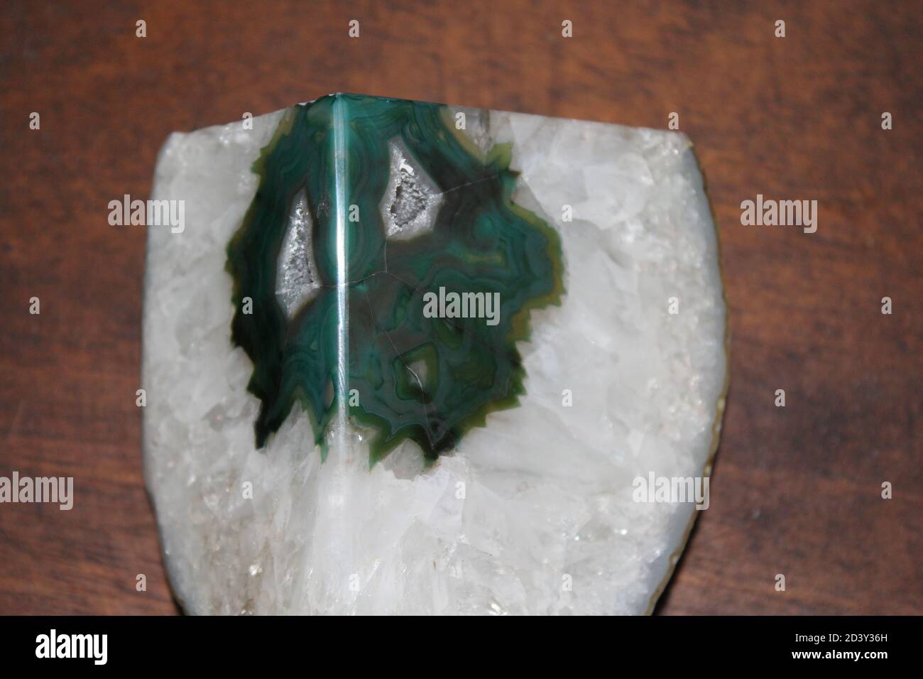 Healing crystal green hi-res stock photography and images - Alamy